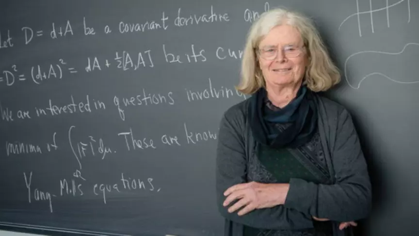Karen Uhlenbeckist sai esimene naine, kes võitis Abeli matemaatikaauhinna