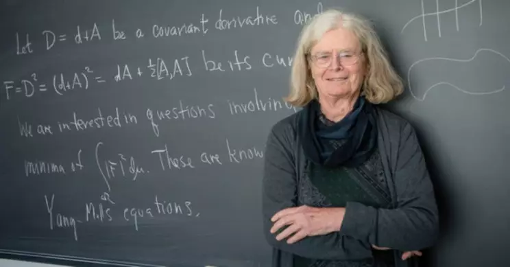 Si Karen Uhlenbeck ay Naging Unang Babae na Nanalo ng Abel Prize para sa Mathematics