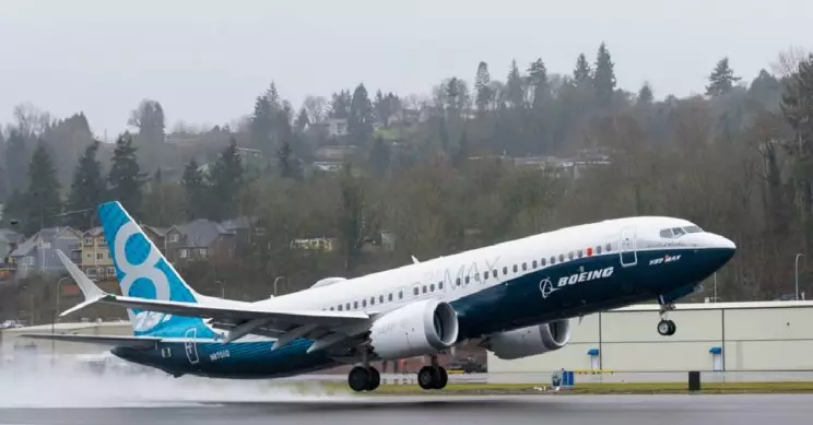 Boeing 737 MAX 8 programmatūras labošana aizkavējās pēc pārskatīšanas