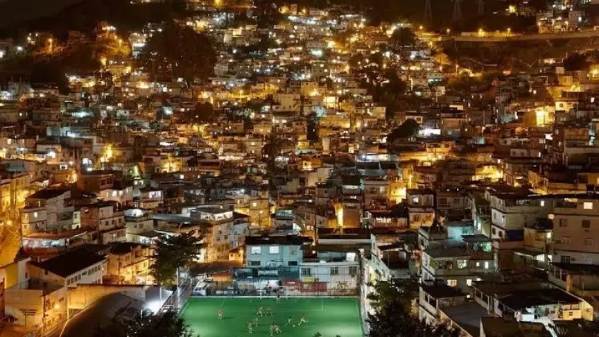 Luzes de campo de futebol alimentadas por jogadores de futebol graças à Pavegen