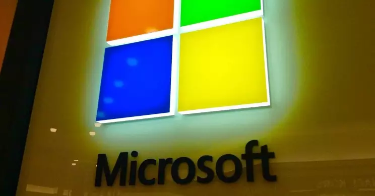 Hackers-ka Outlook.com waxay awoodeen inay galaan iimaylada, waxay daaha ka qaadayaan Microsoft