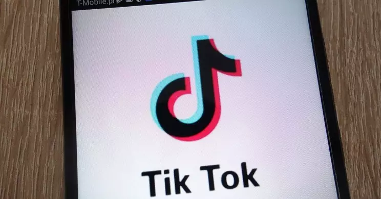 Yndiaanske regulator freget Google, Apple om TikTok oer porno te ferwiderjen