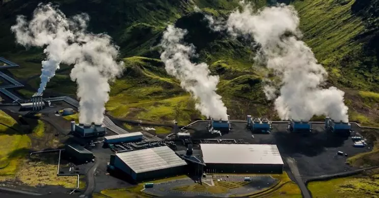 Η Ισλανδία μετατρέπει το CO2 σε συμπαγή βράχο