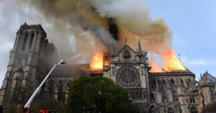 incendio di ricostruzione di notre dame