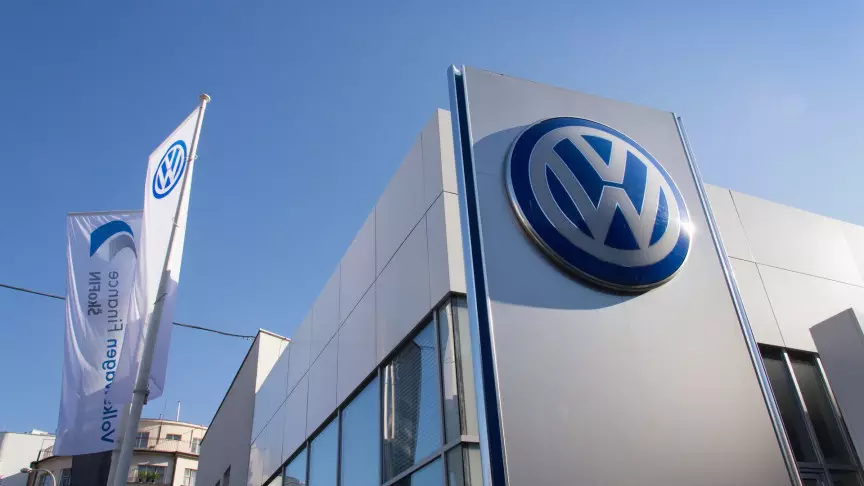 CEO i Volkswagen është i bindur se VW do të kapërcejë Teslën në pjesën e tregut