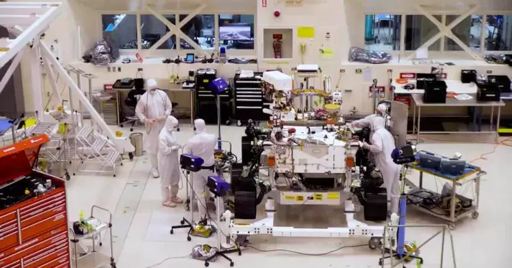 觀看 NASA 建造火星 2020 漫遊者