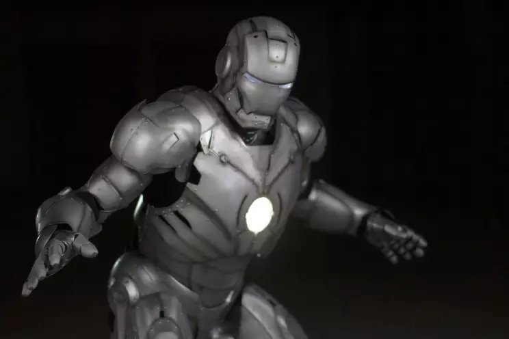 'Mythbusters' Adam Savage가 Iron Man 수트를 만드는 데 도움을 준 팀과의 인터뷰