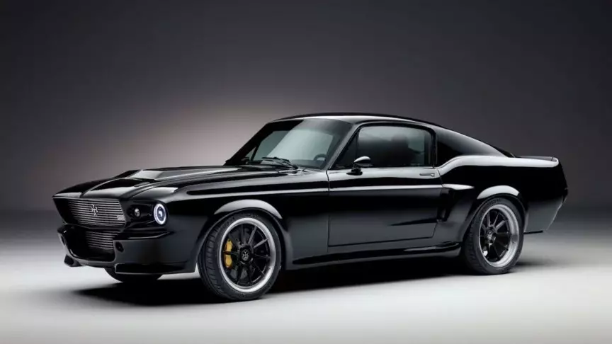 Η δύναμη σε αυτό το EV Mustang των 380.000 δολαρίων πρέπει να το δει κανείς για να το πιστέψει