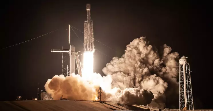 مسک د Falcon Heavy Booster Landing Failure په اړه حقیقت شریکوي