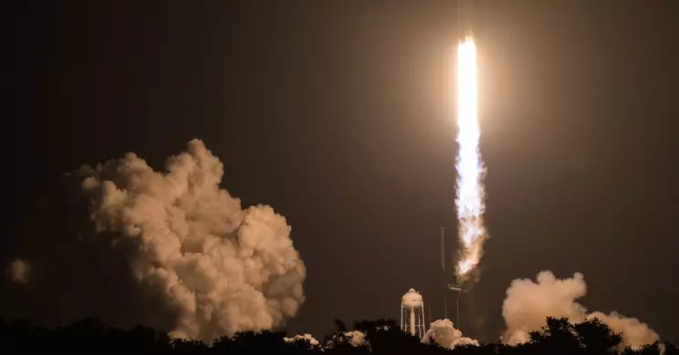 مسک د Falcon Heavy Booster Landing Failure په اړه حقیقت شریکوي