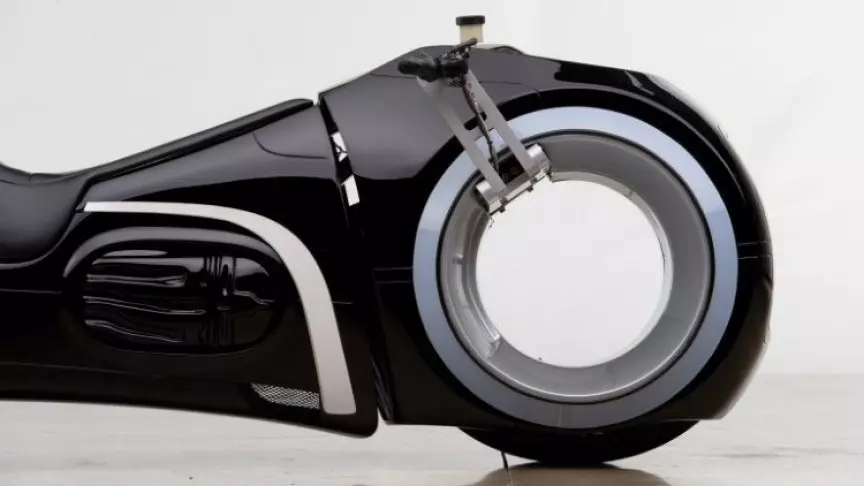 Real life Tron-fyts ferkocht foar $ 77.000