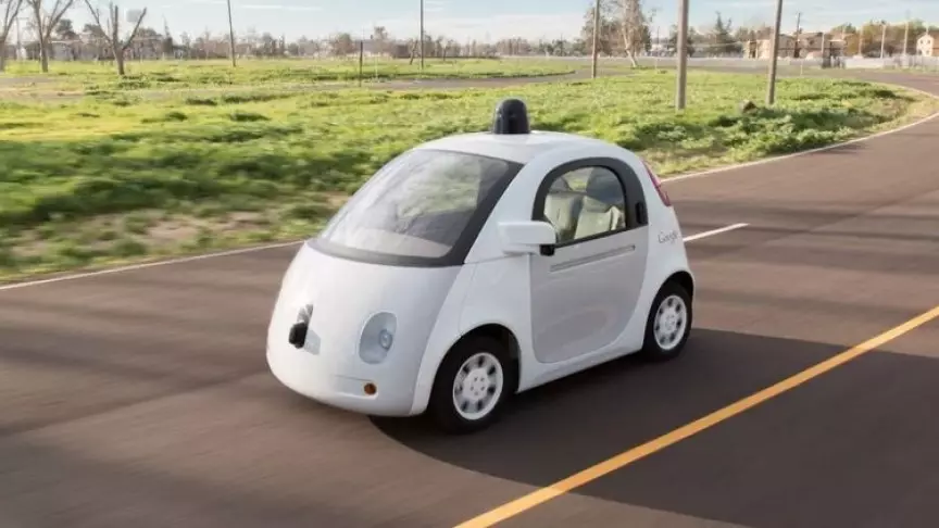 گوگل کی سیلف ڈرائیو کاریں کیلیفورنیا کی سڑکوں پر آنے والی ہیں۔