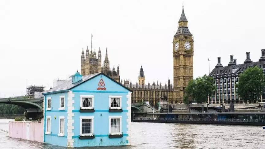 Airbnb leefofo ni ile ti n ṣiṣẹ ni kikun si isalẹ Odò Thames