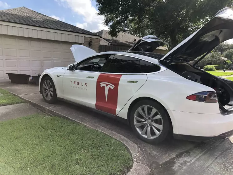 “Tesla” -yň ikinji çärýek modeli 3 sargytlary Wall Street görnüşinden ýokary bolup biler