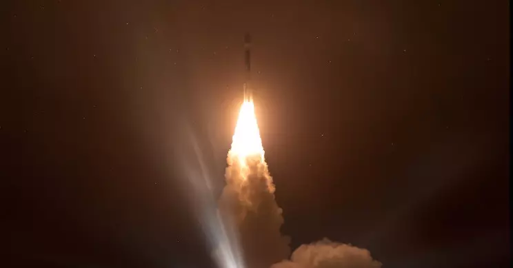 यूएईचा गुप्तचर उपग्रह रॉकेटच्या बिघाडानंतर 2 मिनिटांनी उड्डाणानंतर क्रॅश झाला