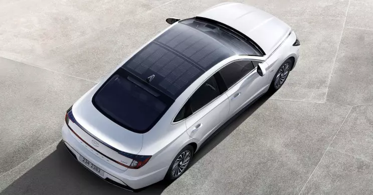 Hyundai Luncurkan Mobil Solar Roof Charging yang Dapat Mengisi Ulang Baterai hingga 60%