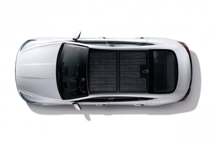 Hyundai Luncurkan Mobil Solar Roof Charging yang Dapat Mengisi Ulang Baterai hingga 60%