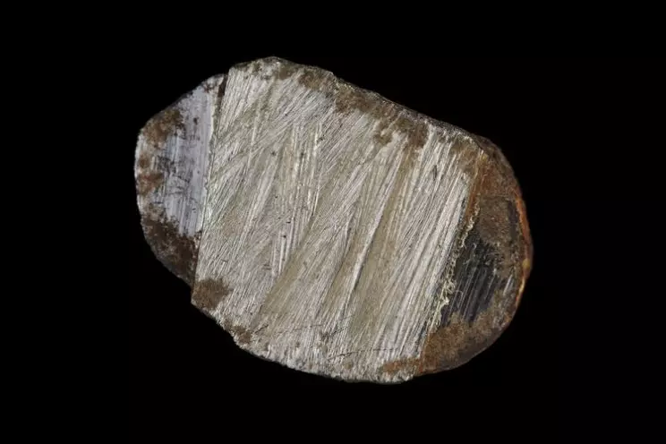 Ni virdrun an der Natur gesinn: Mineral fonnt an engem Millioune Joer ale Meteorit