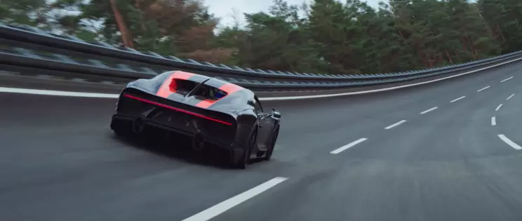 Tonton Video Bugatti Chiron Memecahkan Rekor Kecepatan Dunia