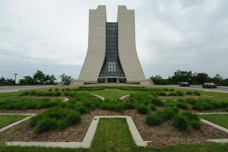 Wilson Hall ĉe Fermilab