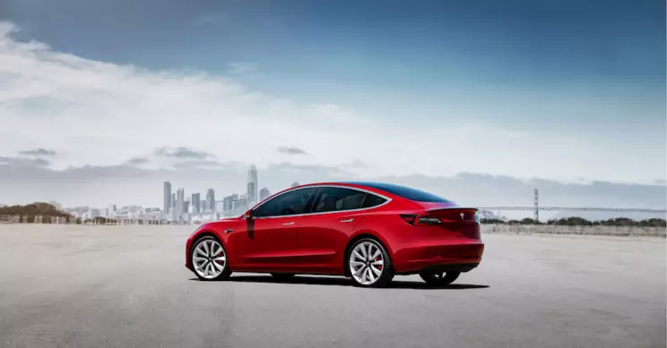 Tesla comença el muntatge de prova del Model 3 a la seva Shanghai Gigafactory 3