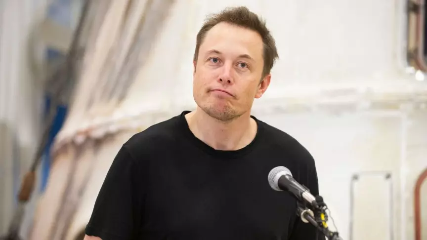 En impressionante Elon Musk Deepfake ass komm. An et scamert Kryptohalter