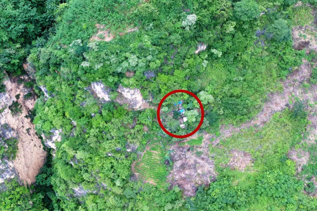 Drone ajuda polícia a encontrar esconderijo de traficante de seres humanos após 17 anos