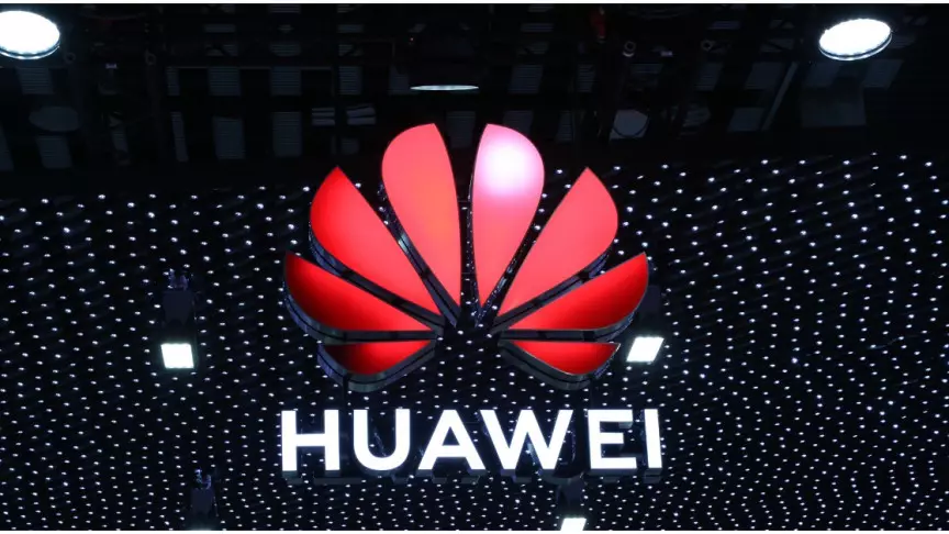 Huawei: Heriau ac Ymatebion AI a Diogelu Data gyda Rheoleiddwyr Data