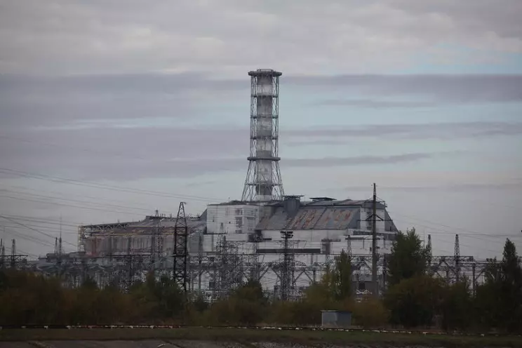 Chernobyl's Inozivikanwa Reactor 4 Kamuri Yekudzora Yave Kuvhurika kune Vashanyi