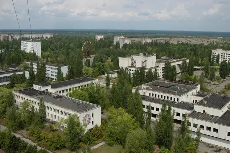 Chernobyl's Inozivikanwa Reactor 4 Kamuri Yekudzora Yave Kuvhurika kune Vashanyi