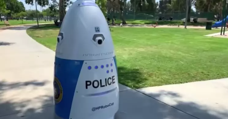 Policijski robot ignorira poziv žene u pomoć u američkom parku