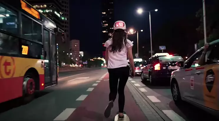 Apple ahora está vendiendo el casco de bicicleta inteligente Lumos con señal de giro LED