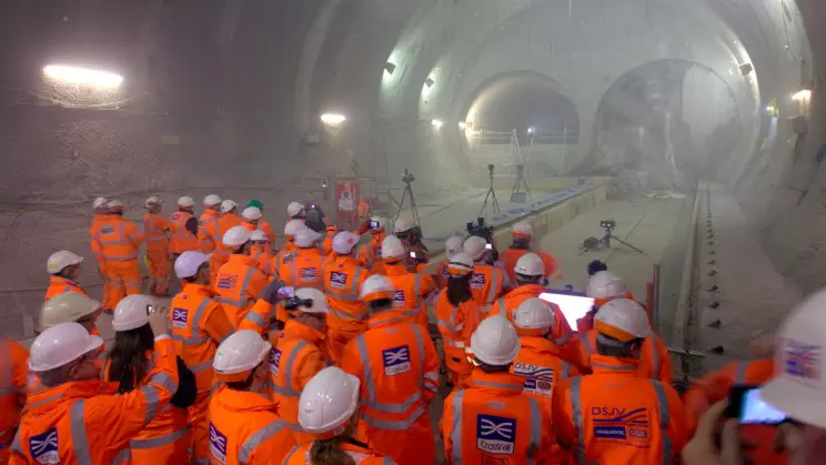 Новата метролиния на Лондон най-накрая заработи