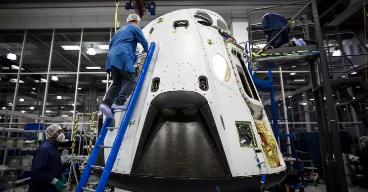 “SpaceX” ekipa Dragon Dragon paraşýutlarynyň möhüm synagyny tamamlaýar