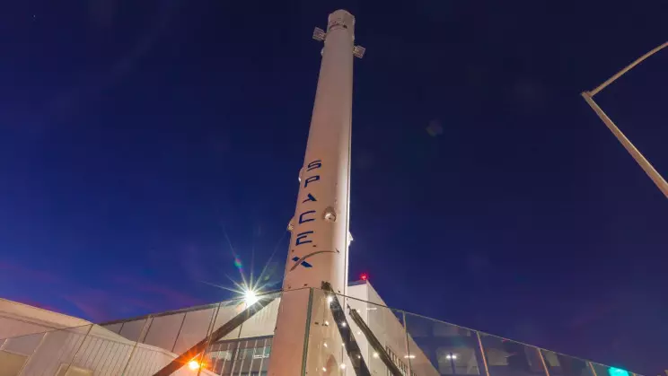SpaceX мехоҳад 1,7 миллиард доллари бештар дошта бошад ва арзиши онро тақрибан ба 127 миллиард доллар расонад