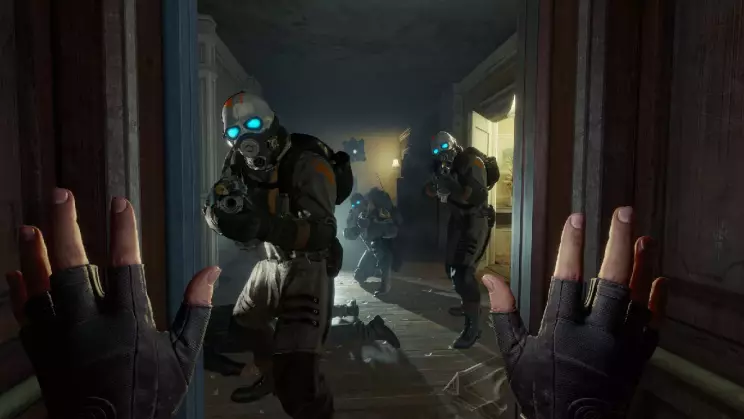 Half-Life debitē kā virtuālās realitātes spēle