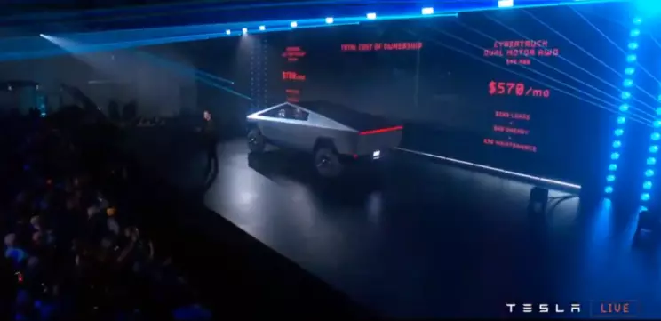Tesla Cybertruck aizmugure
