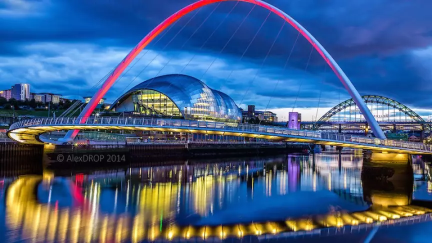 Gateshead Millennium Bridge: Wêreld se enigste kantelbrug