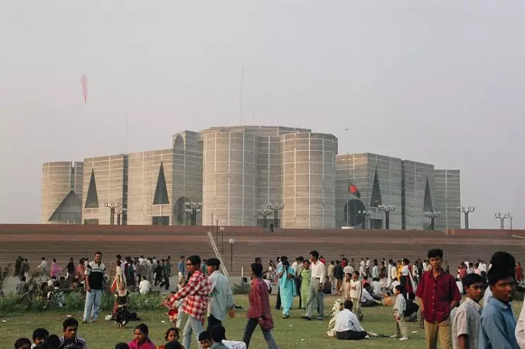 Abubuwa 5 masu ban sha'awa Game da Majalisar Ƙasa ta Louis Kahn ta Bangladesh