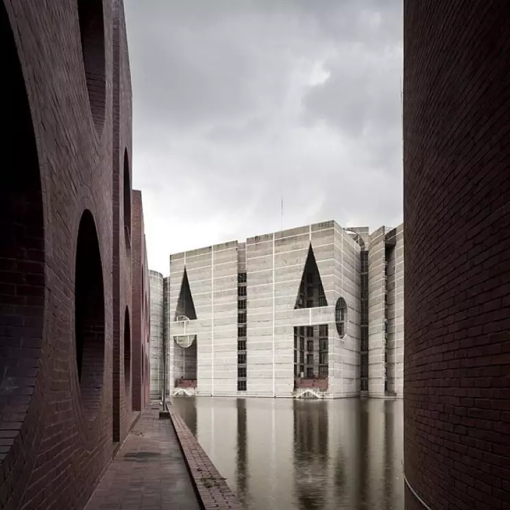 5 ynteressante feiten oer Louis Kahn's Nasjonale Gearkomste fan Bangladesh