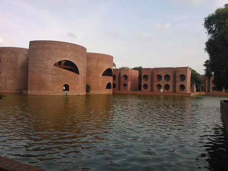 5 Reyalite Enteresan Sou Asanble Nasyonal Louis Kahn nan Bangladèch