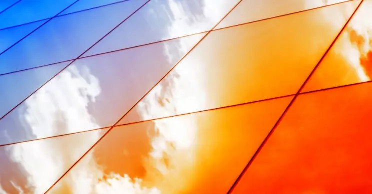 Raziskovalci razvijajo solarno okno zahvaljujoč luknjanju