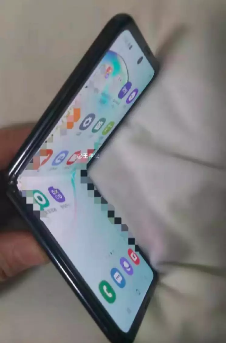 මීළඟට Samsung Foldable Smartphone එක මෙම Clamshell නිර්මාණයට සමාන විය හැක