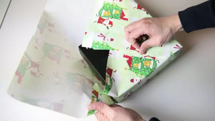 기하학을 사용하여 선물 포장하기
