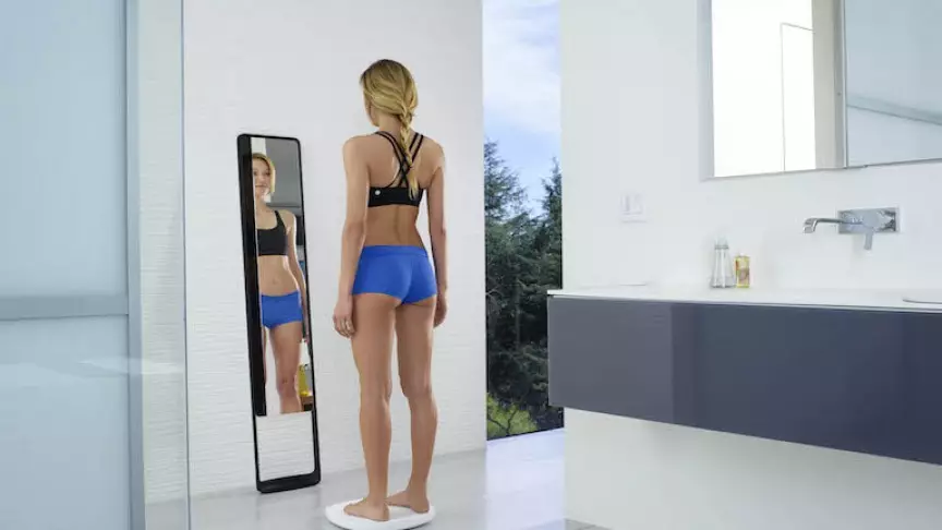 Magic 'Naked' Mirror Tracks Äre Fitness a Kierpergewiicht