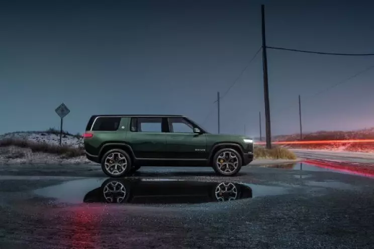 Rivian ผู้ผลิตรถบรรทุกไฟฟ้าประกาศระดมทุน 1.3 พันล้านดอลลาร์จาก Amazon และ Ford