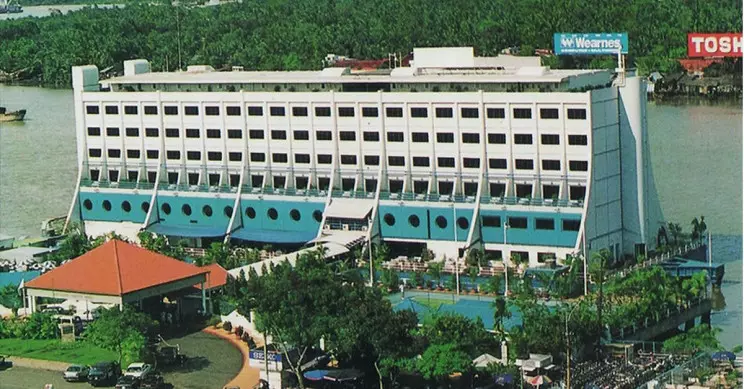 Jak powstał australijski pływający hotel w Korei Północnej?