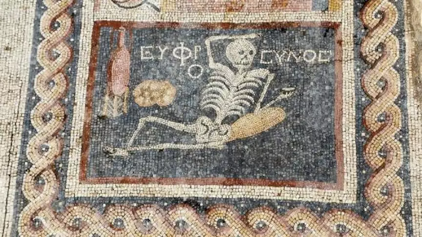 2400-Skeleton Mosaic Yabonetse muri Turukiya ivuga