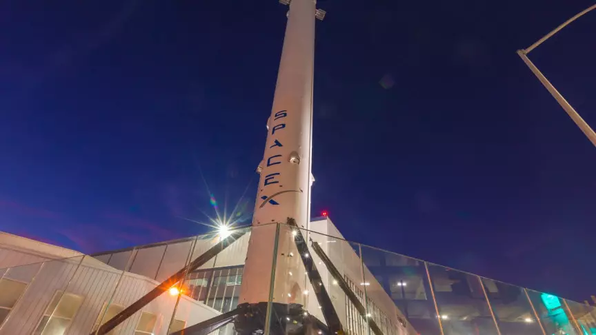 SpaceX түнкү учуруу менен эң ири спутник оператору болот