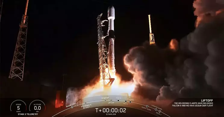 SpaceX úspěšně vypustila 60 satelitů pro misi Starlink